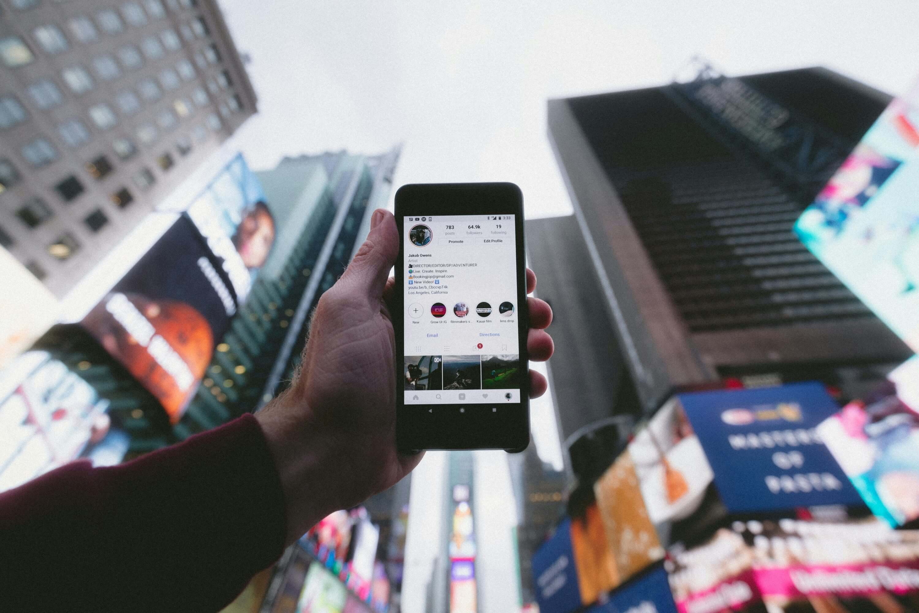 How social media Is Influencing Customer Behaviour | Gisma